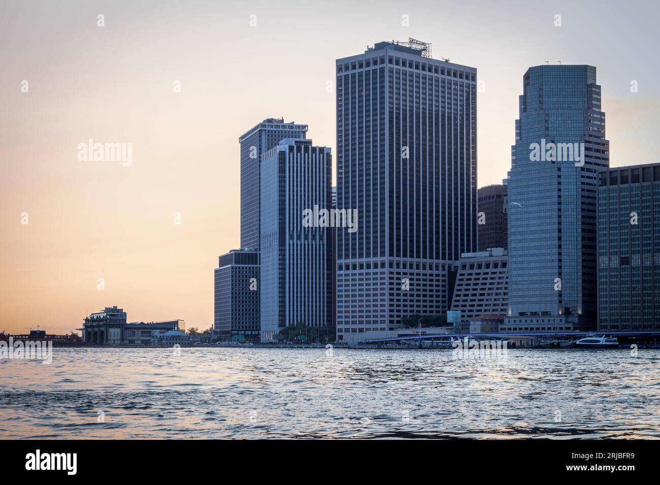 55 Water Street skyscraper, East River, Financial District, Lower ...