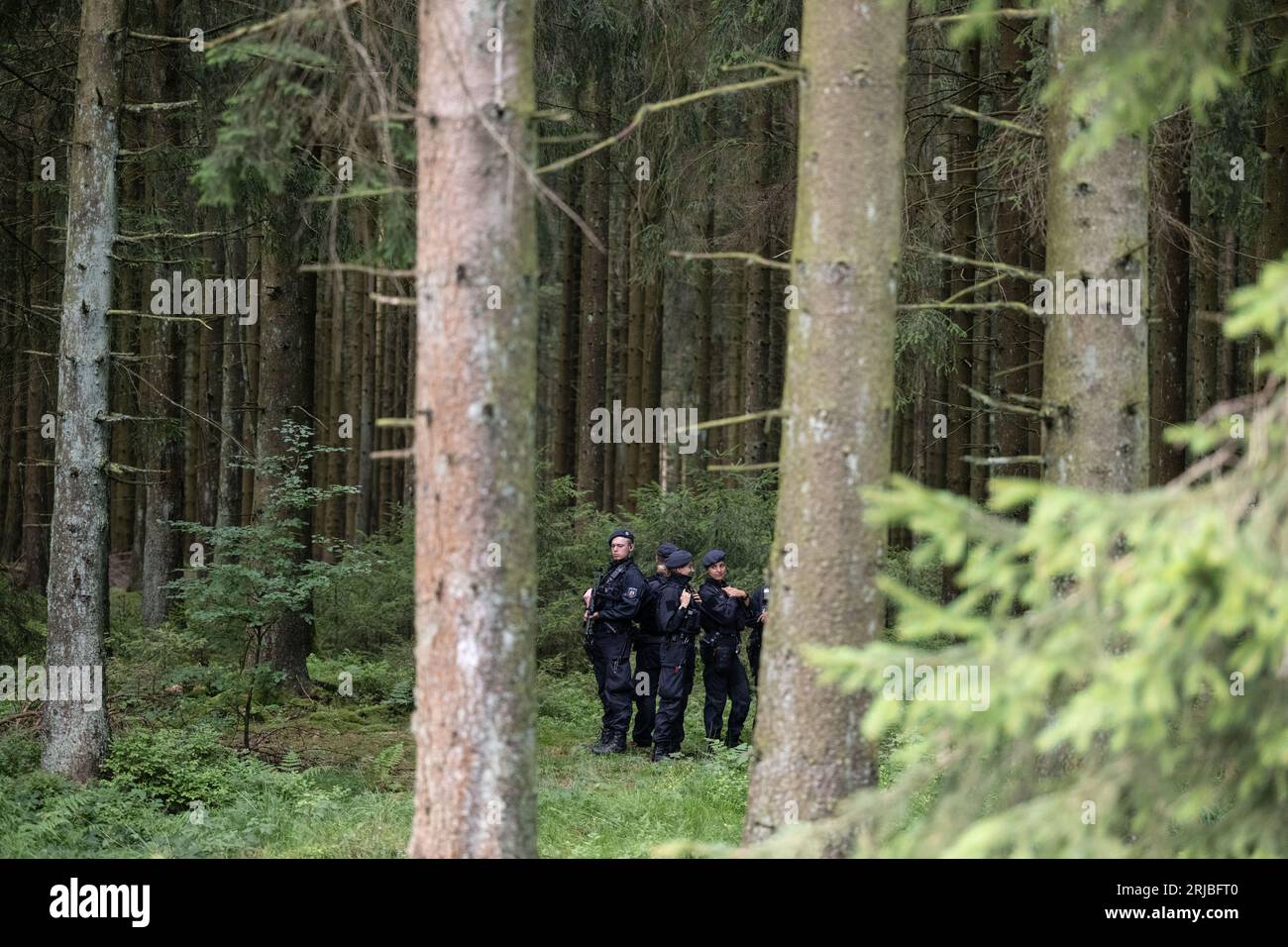 Simmerath, Germany. 22nd Aug, 2023. Police officers stand on the site ...