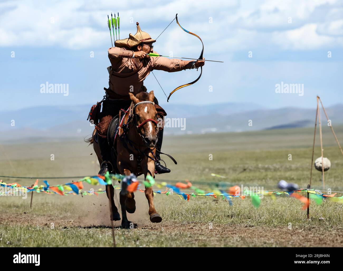 (230822) -- ULAN BATOR, Aug. 22, 2023 (Xinhua) -- A horseman performs ...