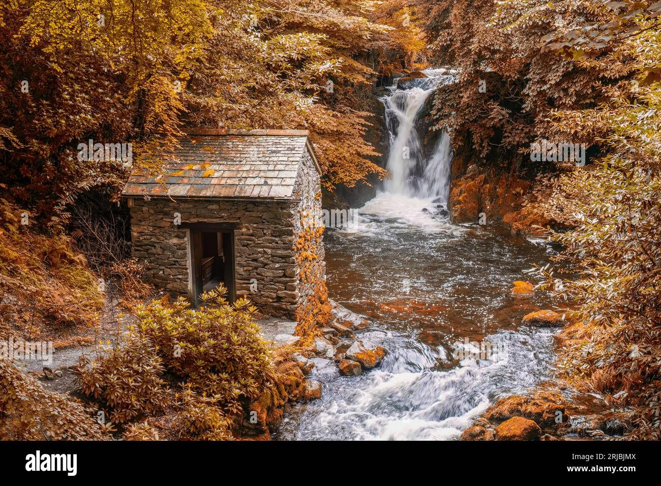 Waterfall flow grasmere hi-res stock photography and images - Alamy
