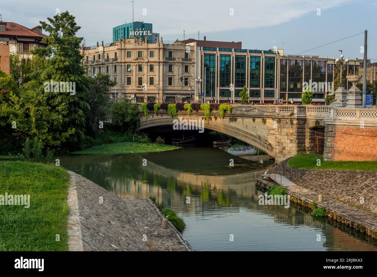 PADOVA, ITALY - August 16, 2023: Padua river and bridge at sunset Stock ...