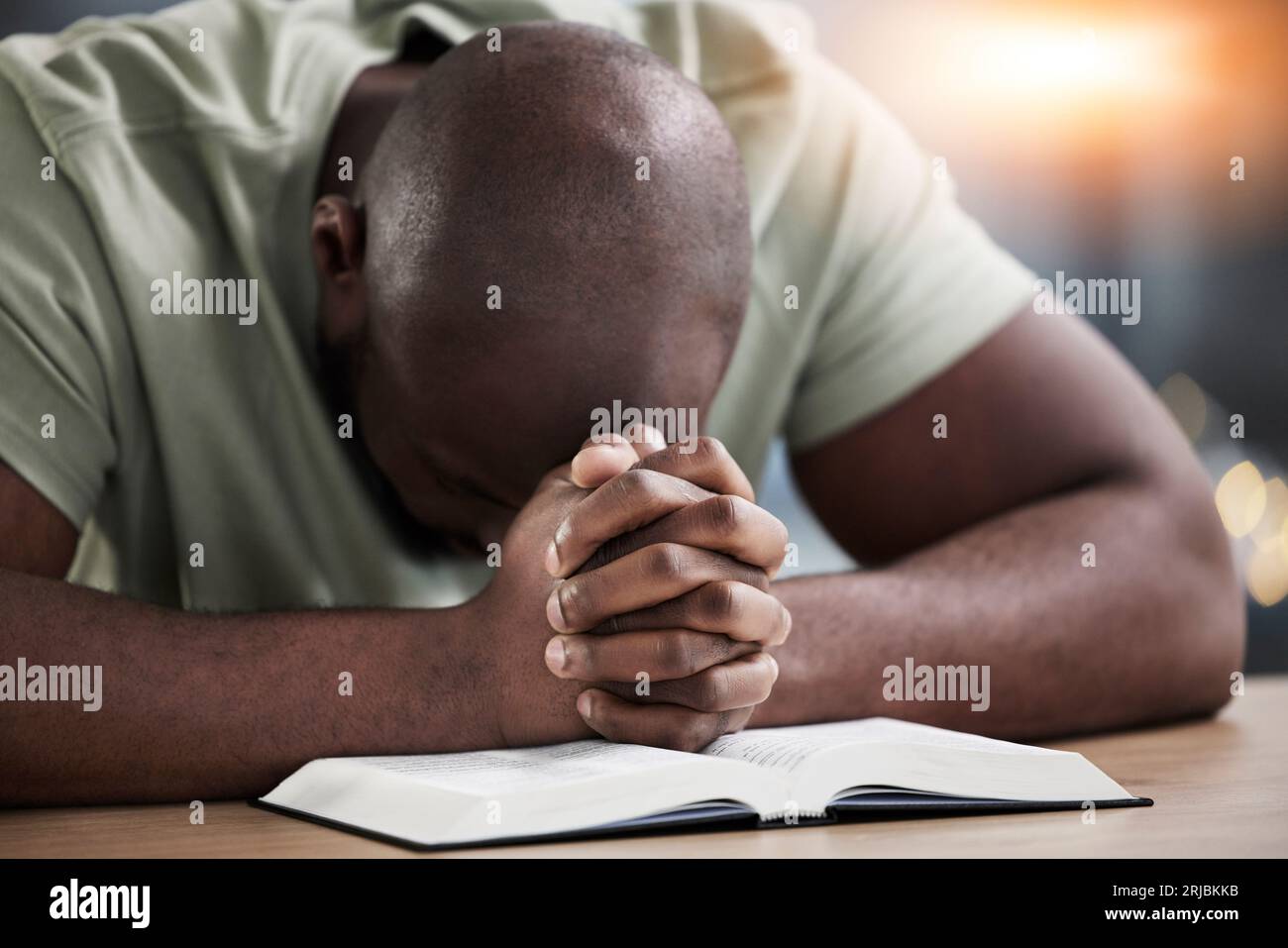 Bible hands hi-res stock photography and images - Alamy