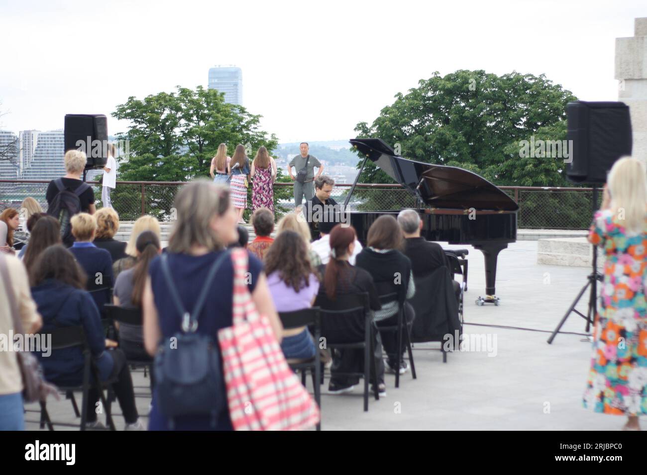 Open air concert piano hi-res stock photography and images - Alamy