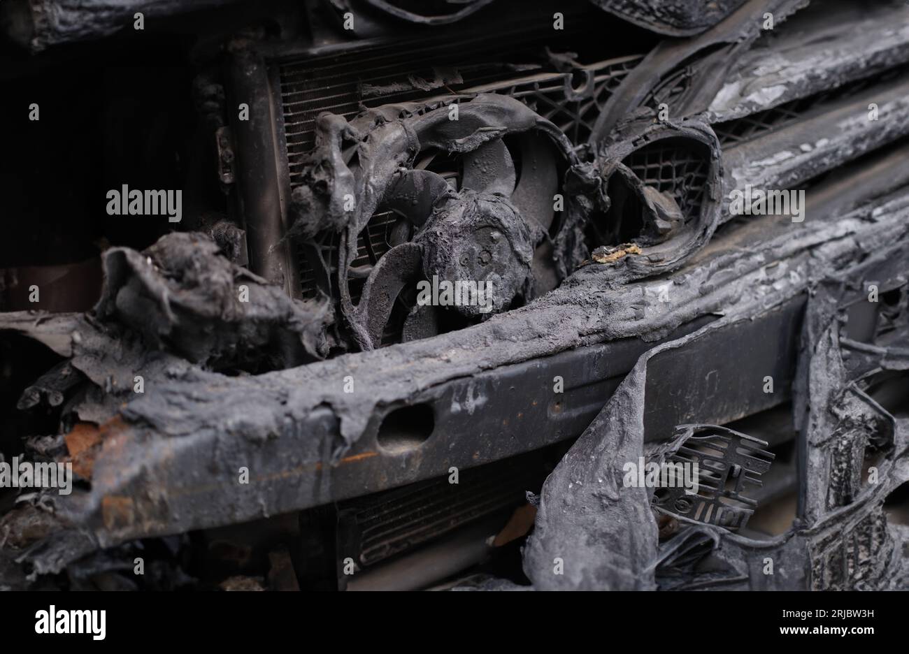 Burnt engine compartment of modern car closeup Stock Photo - Alamy