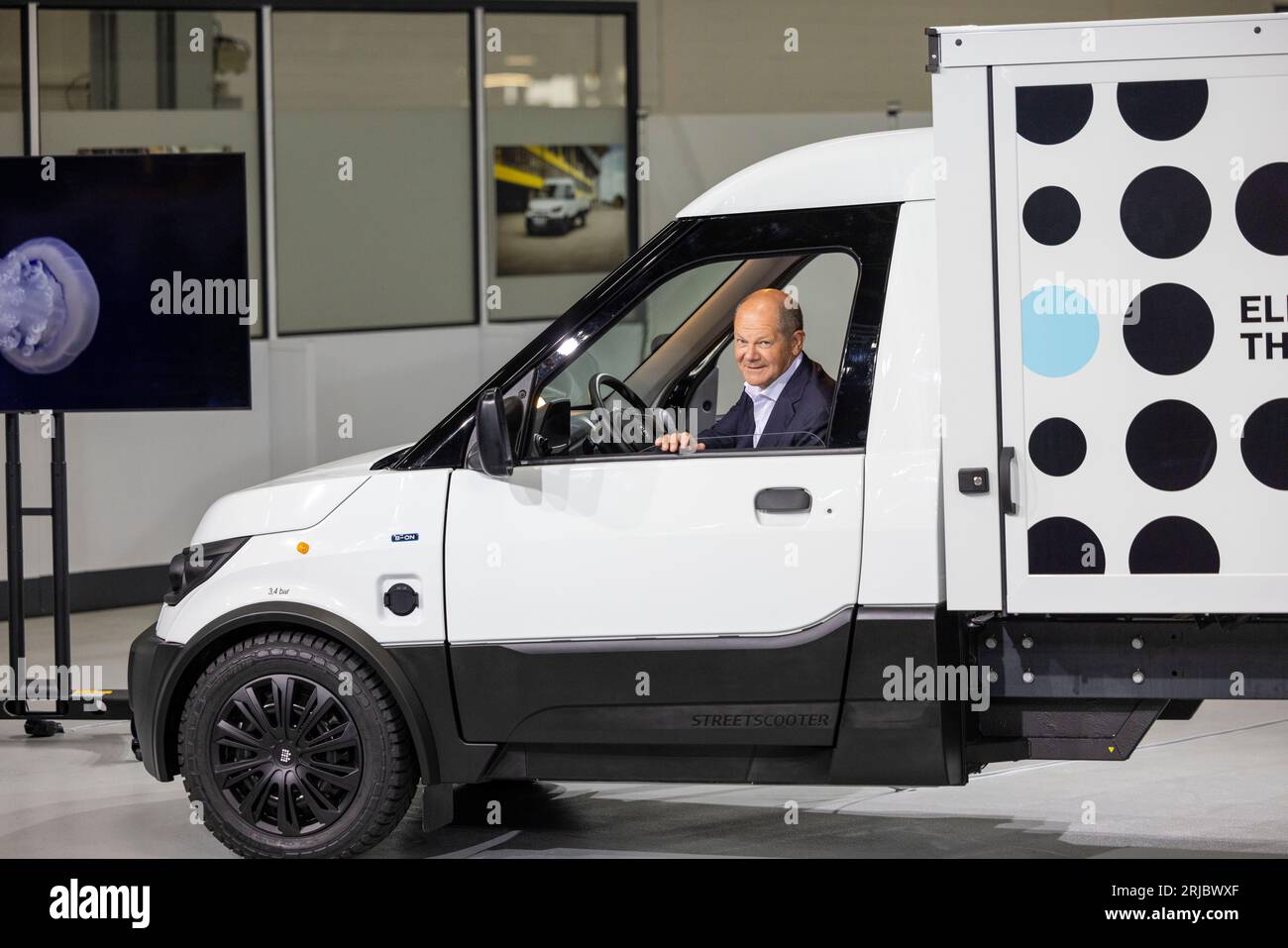 22 August 2023, North Rhine-Westphalia, Düren: German Chancellor Olaf ...