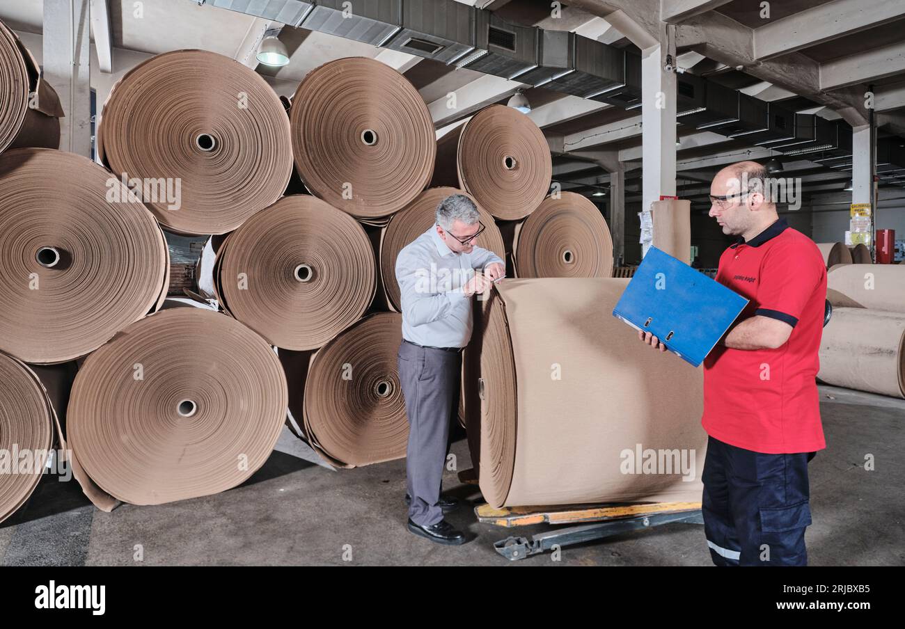 Recycled pallet box hi-res stock photography and images - Alamy