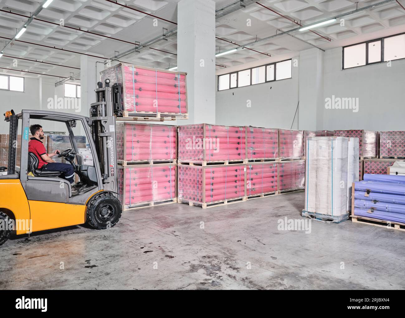 Recycled pallet box hi-res stock photography and images - Alamy