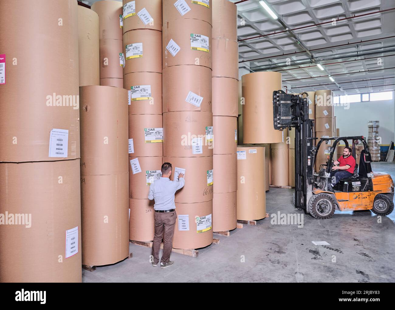 Recycled pallet box hi-res stock photography and images - Alamy