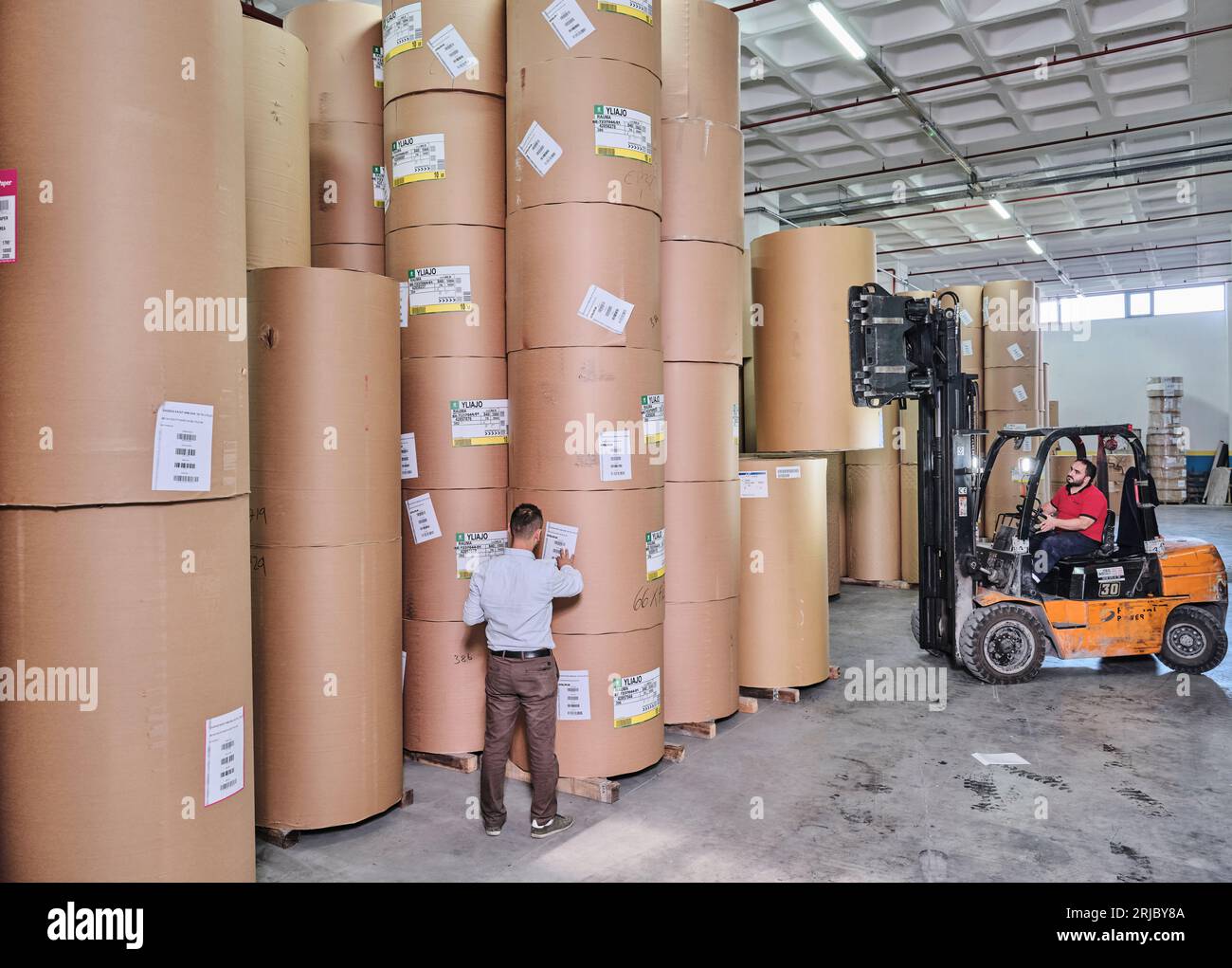 Recycled pallet box hi-res stock photography and images - Alamy