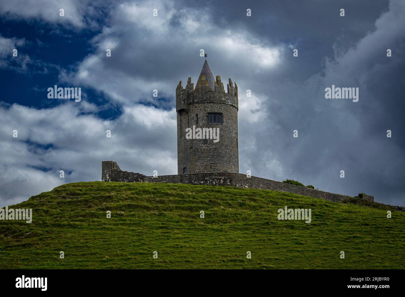 Fairytale castle on the hill - Doonagore Castle - Caisleán Dhún na ...