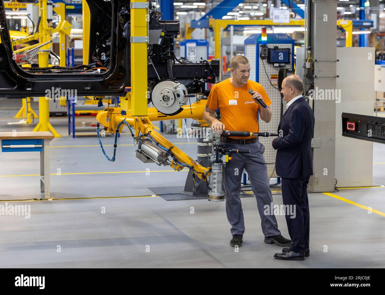 22 August 2023, North Rhine-Westphalia, Düren: German Chancellor Olaf ...