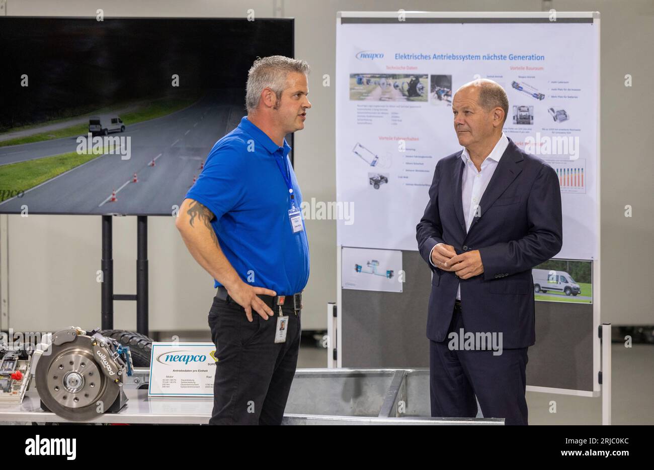 22 August 2023, North Rhine-Westphalia, Düren: German Chancellor Olaf ...