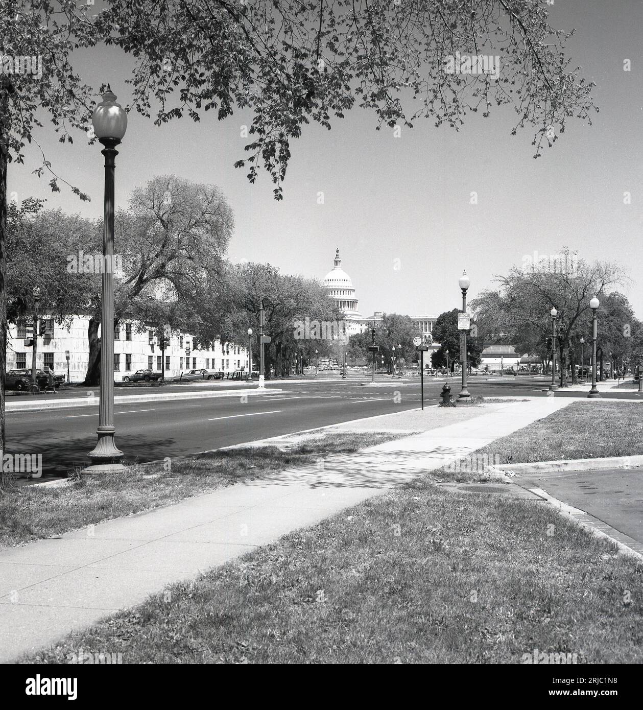 1960s, historicai, distance view of the Capitol building in Washington ...