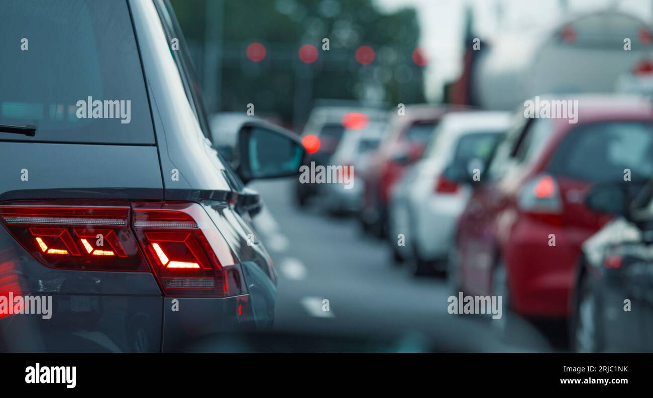 Traffic jam in the city cars waiting at traffic light Stock Photo - Alamy