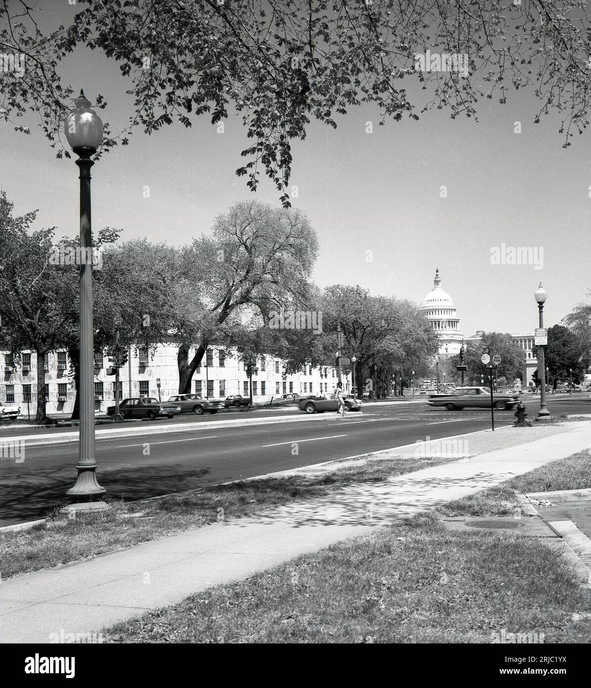 1960s, historicai, distance view of the Capitol building in Washington ...