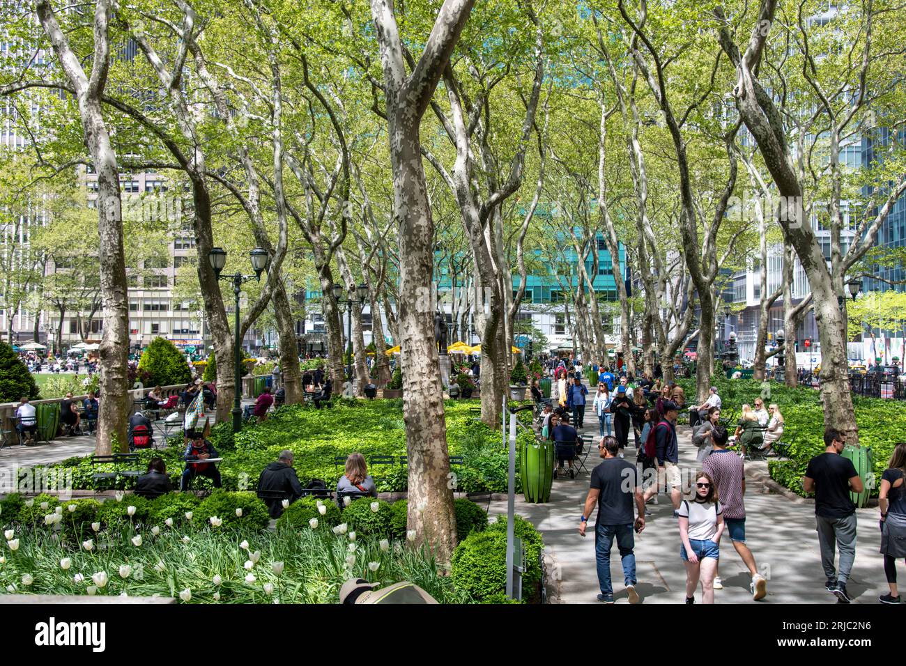 New York City, NY, USA-May 2022; View of the walkways filled with ...