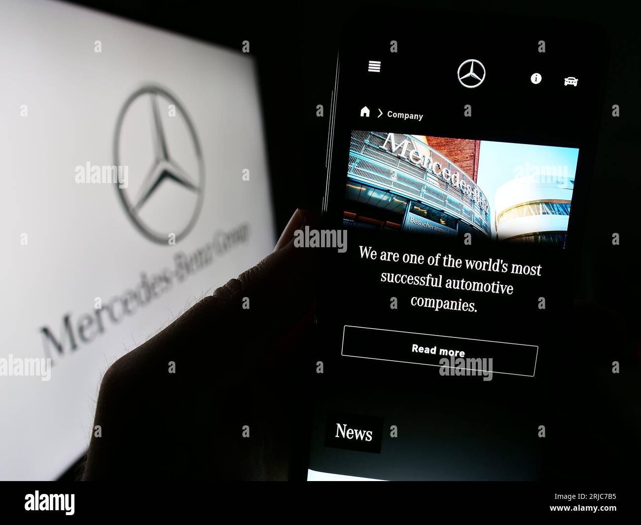 Mercedes benz logo on front hi-res stock photography and images - Alamy