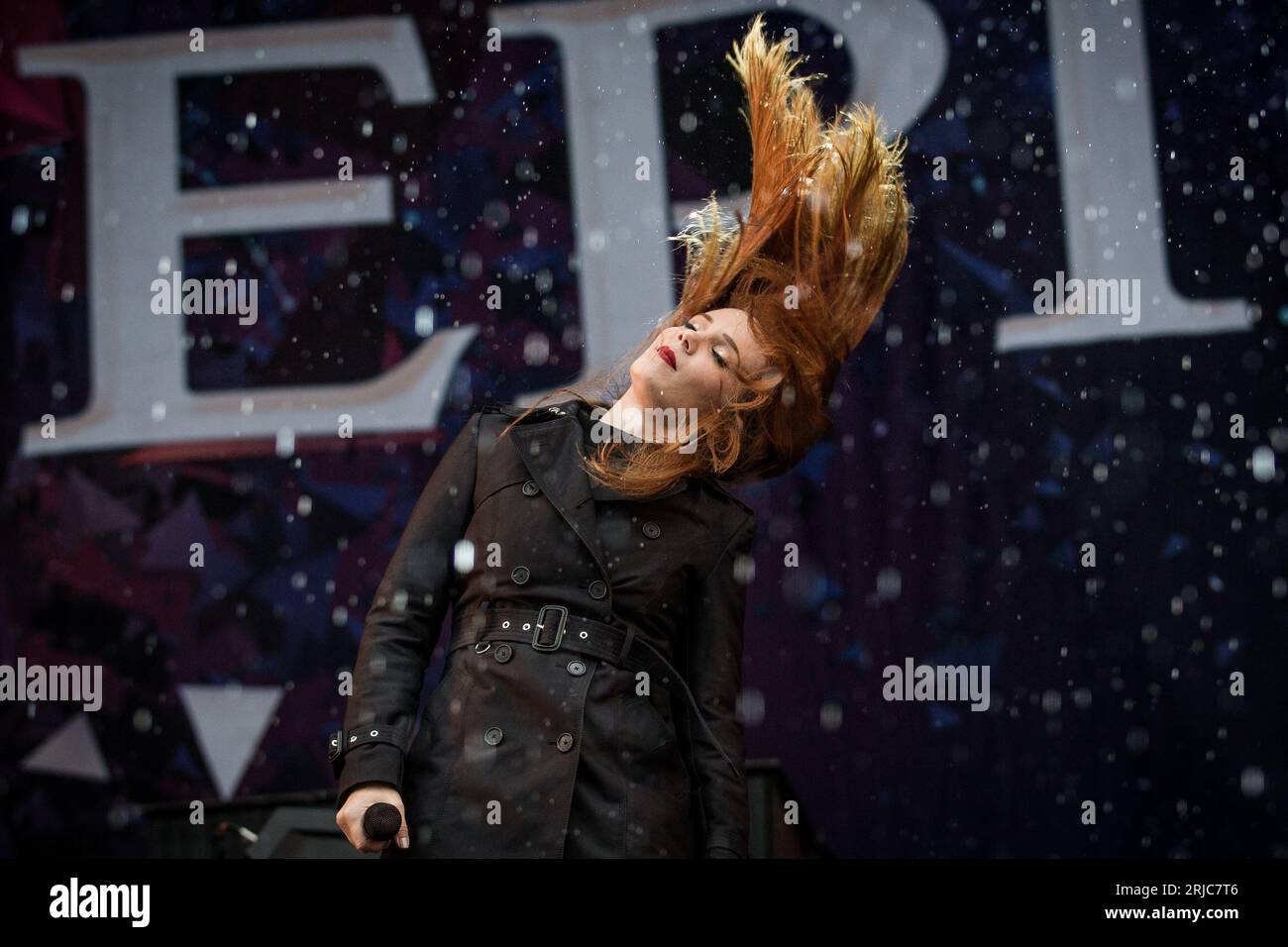 Simone simons hi-res stock photography and images - Alamy