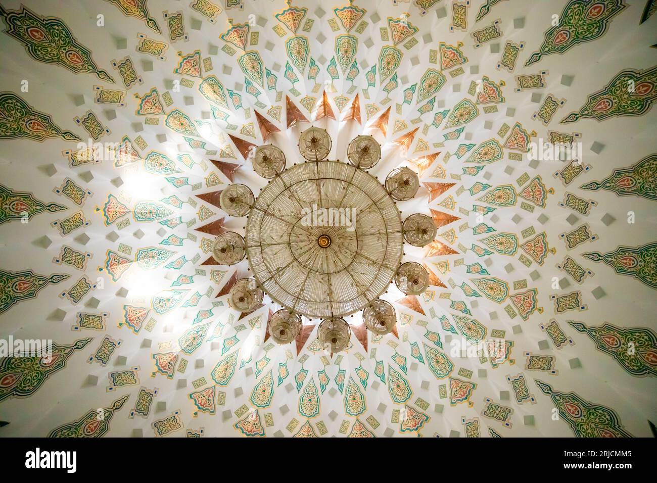 interior, chandelier lamp, Muslim drawing patterns of dome of central ...