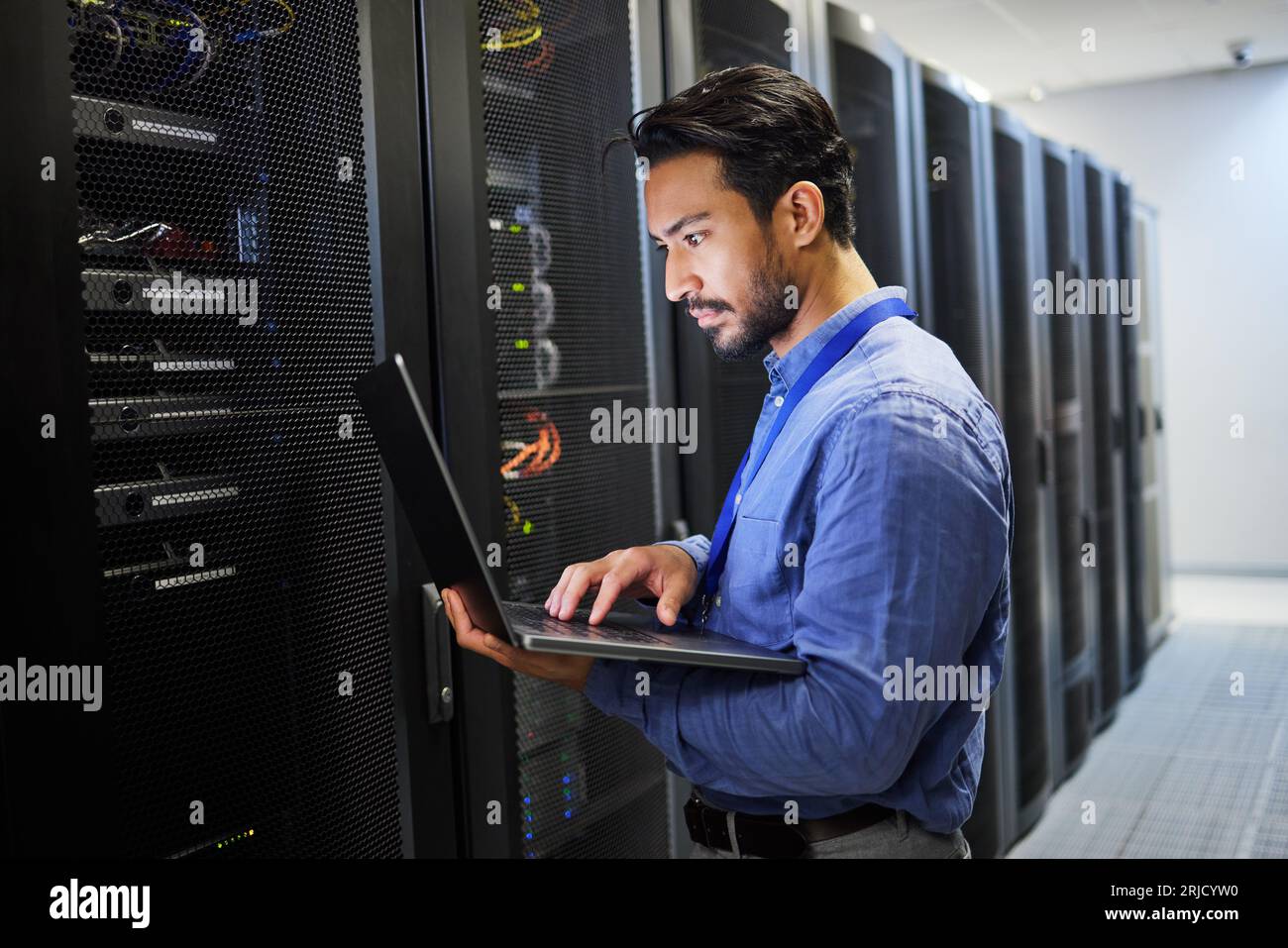 Data centre maintenance hi-res stock photography and images - Alamy
