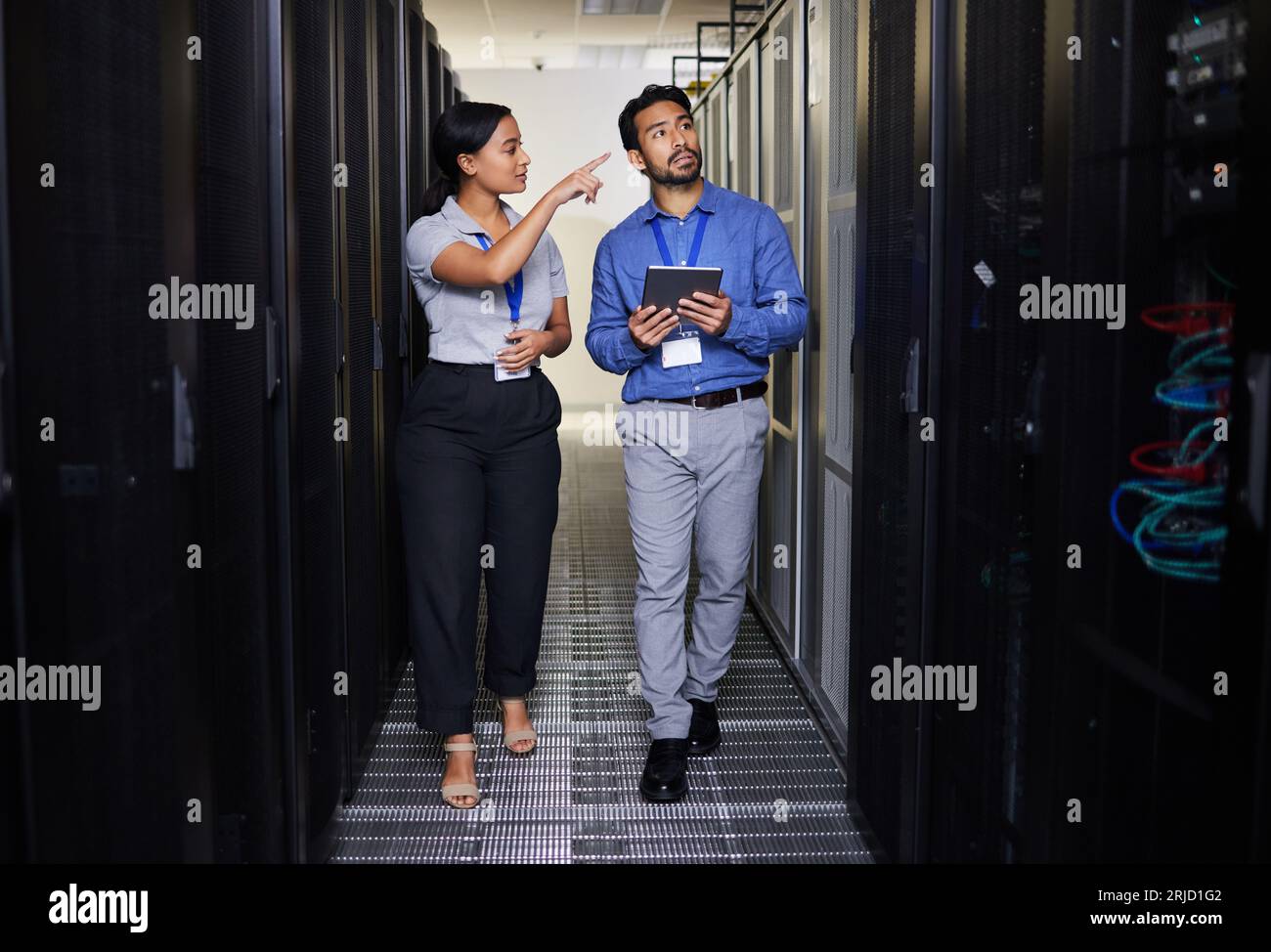 Network room people walking hi-res stock photography and images - Alamy