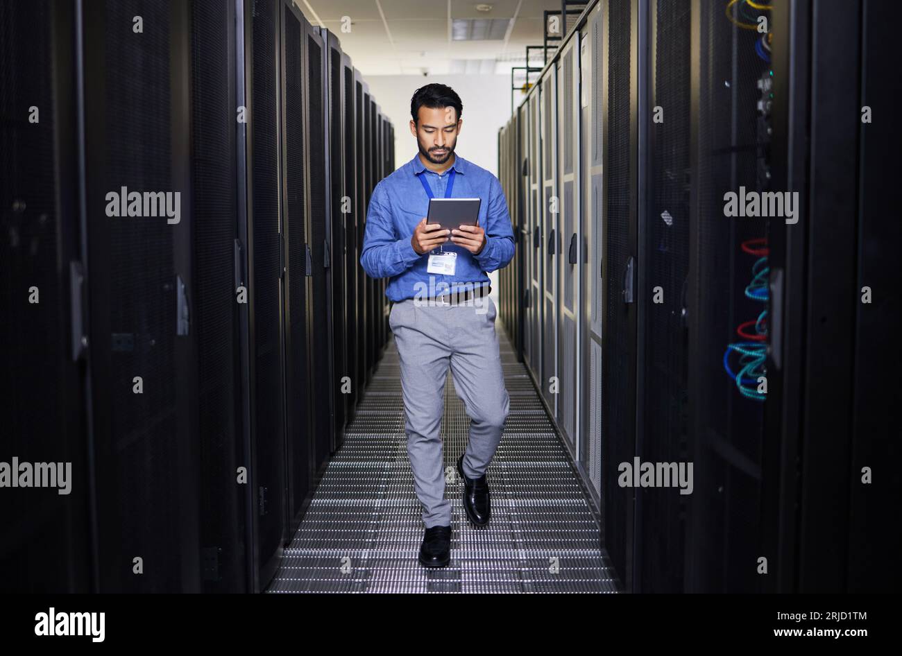 Data center admin typing on hi-res stock photography and images - Alamy