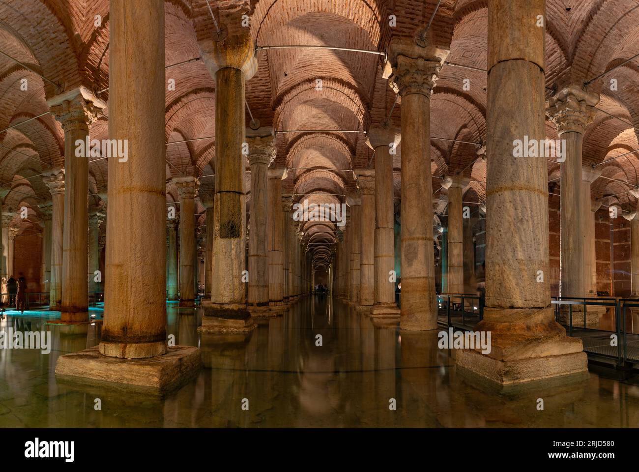A picture of the Istanbul Basilica Cistern Stock Photo - Alamy