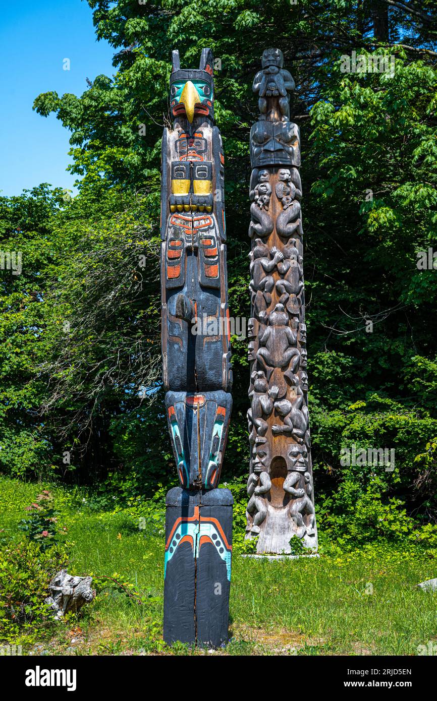 Beaver totem hi-res stock photography and images - Alamy