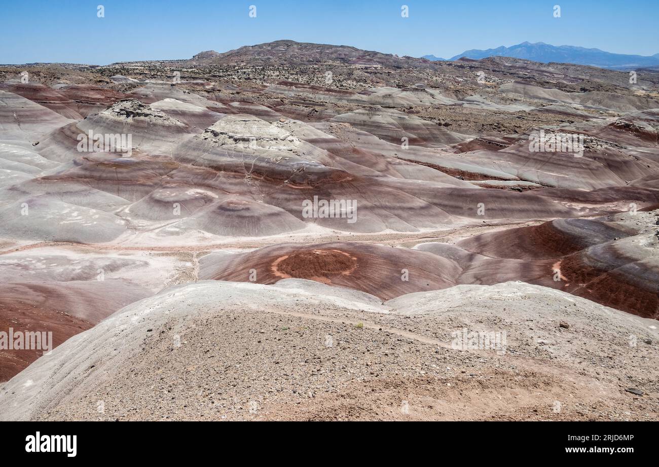 Stunning rock formations in Capital Reef National park. Amazing stripes ...