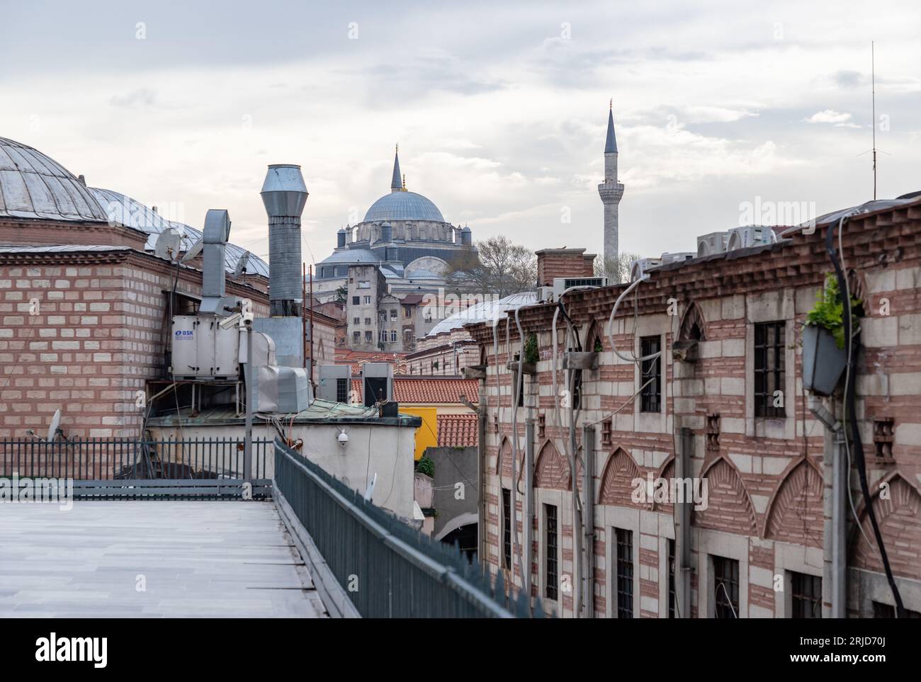 Buildings far away hi-res stock photography and images - Alamy