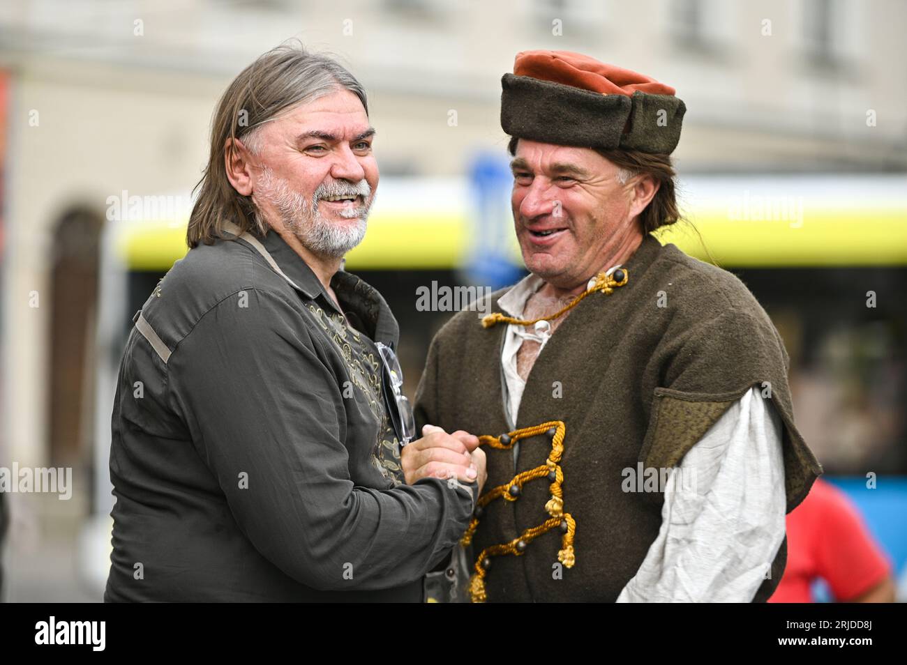 Famous handshake hi-res stock photography and images - Alamy