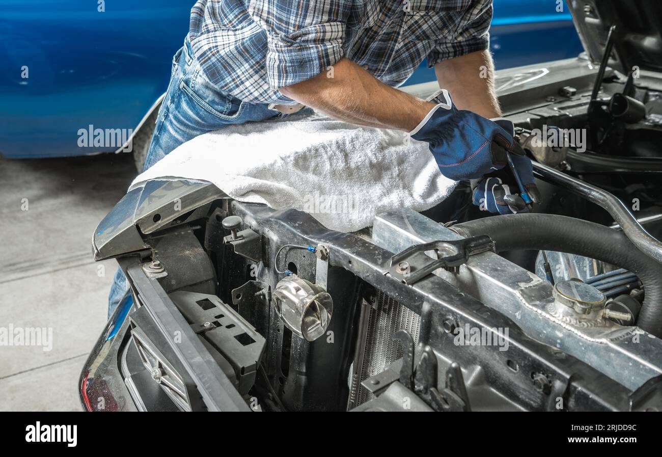 Engine vehicle hi-res stock photography and images - Alamy