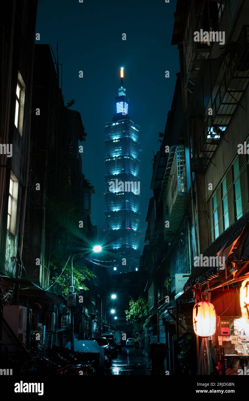 street view of taipei 101 Stock Photo - Alamy