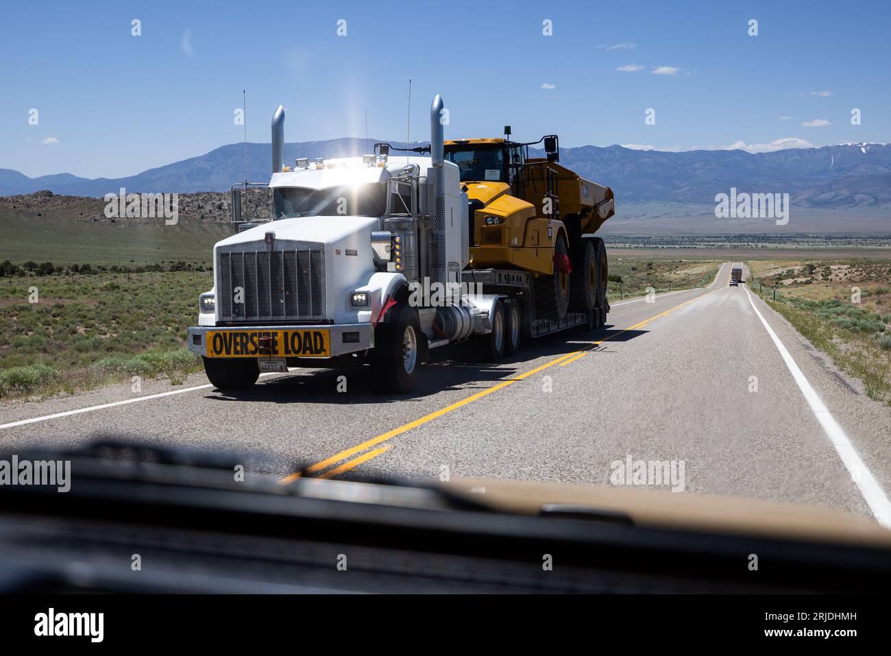 Oversize load transported on highway hi-res stock photography and ...