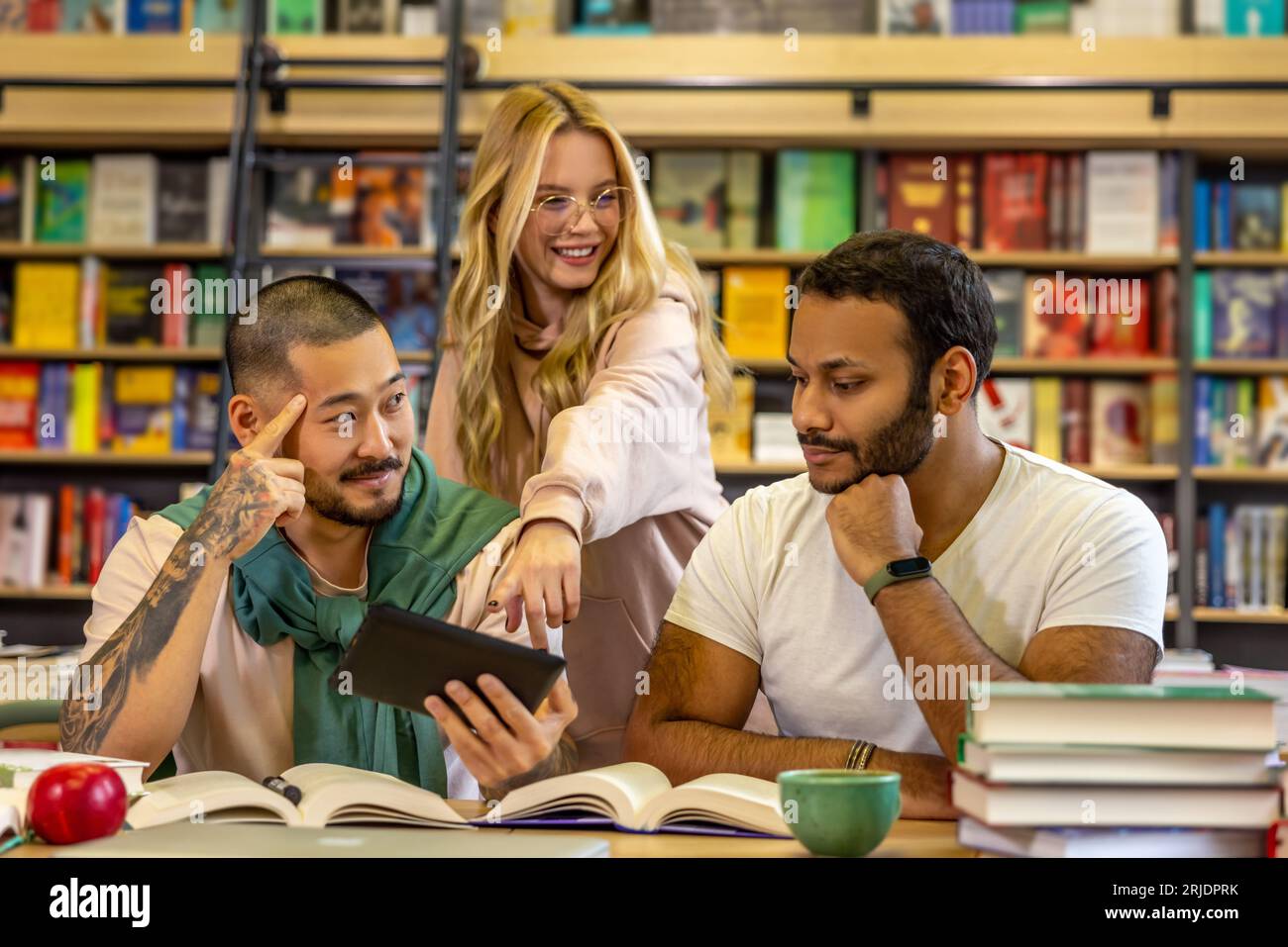 Students studying in the library Stock Photo - Alamy