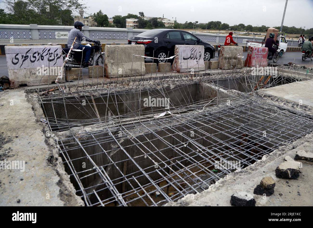 Karachi on tuesday 22 hi-res stock photography and images - Alamy