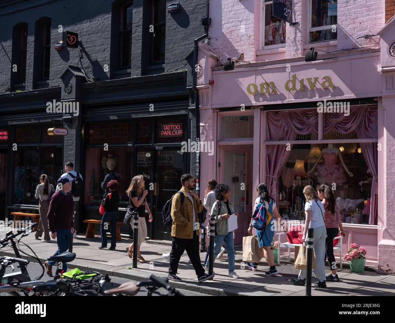 Independent shops cafes in hi-res stock photography and images - Alamy