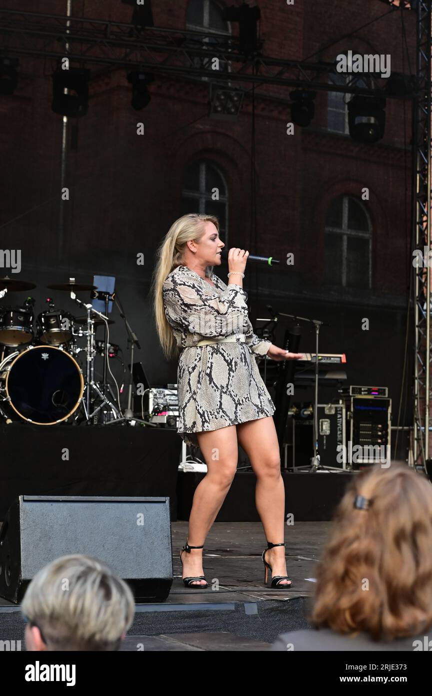Marina Marx bei der Landskron Schlager-Party im Landskron Brauereihof ...