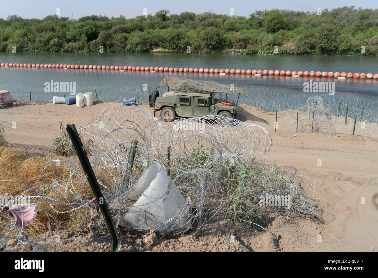 Humvee crossing hi-res stock photography and images - Alamy
