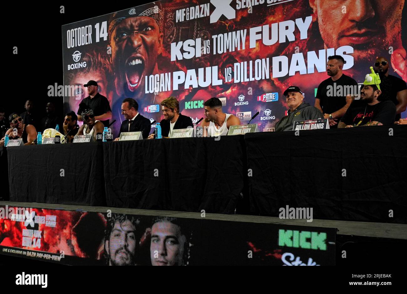 Ksi boxing hi-res stock photography and images - Alamy