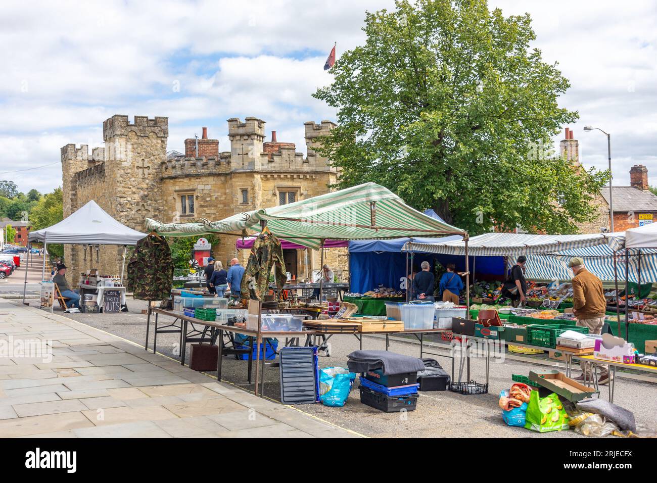 Buckingham square hi-res stock photography and images - Alamy
