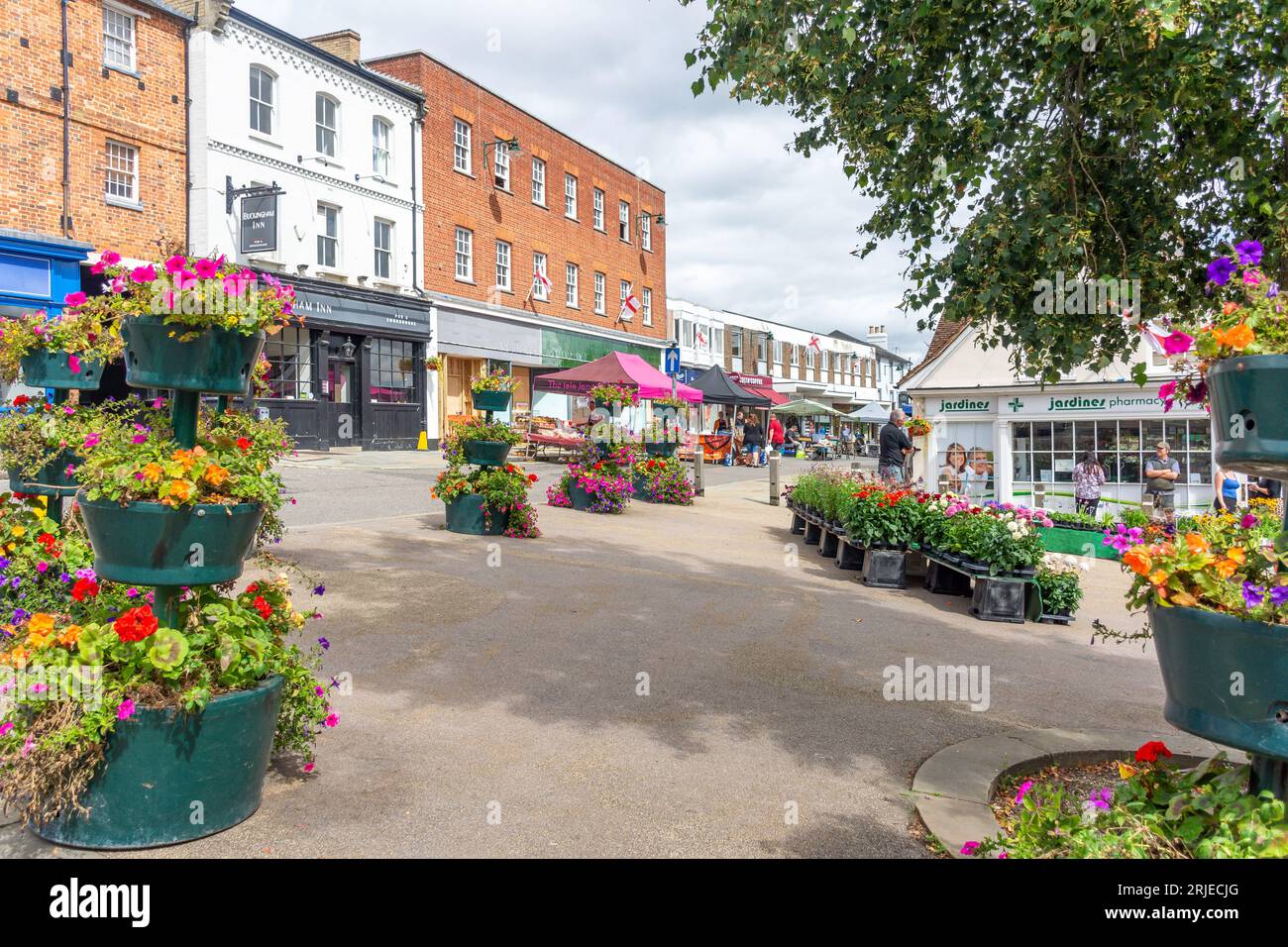 Flower baskets stall markets castle stalls at buckingham street hi-res stock photography and ...