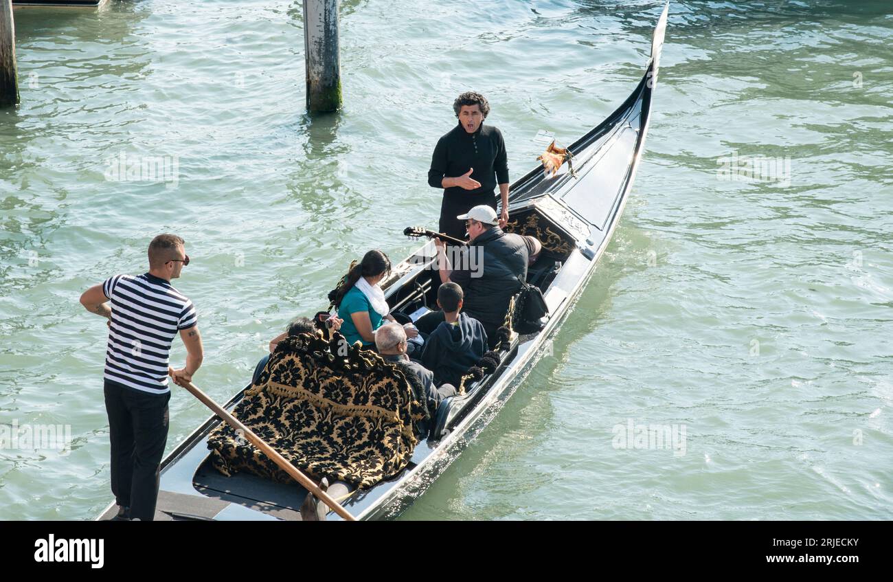 People get serenaded on a gondola in Venice Stock Photo - Alamy