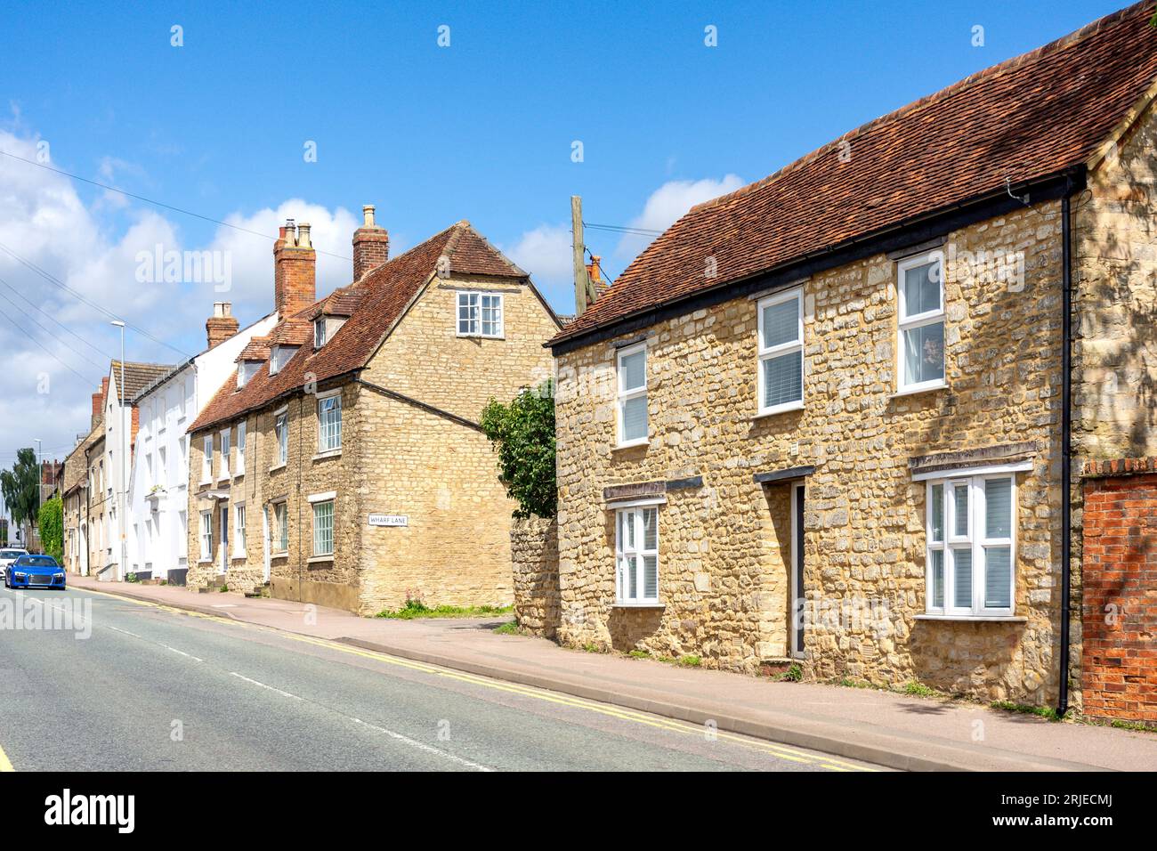 Period houses, London Road, Old Stratford, Northamptonshire, England, United Kingdom Stock Photo ...