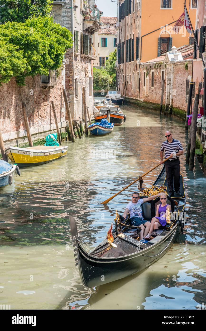 Venice sandolo boat hi-res stock photography and images - Alamy