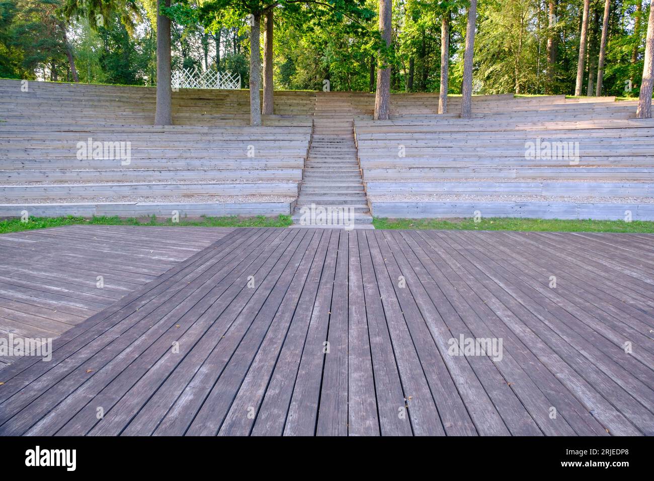 Small outdoor concert hi-res stock photography and images - Alamy