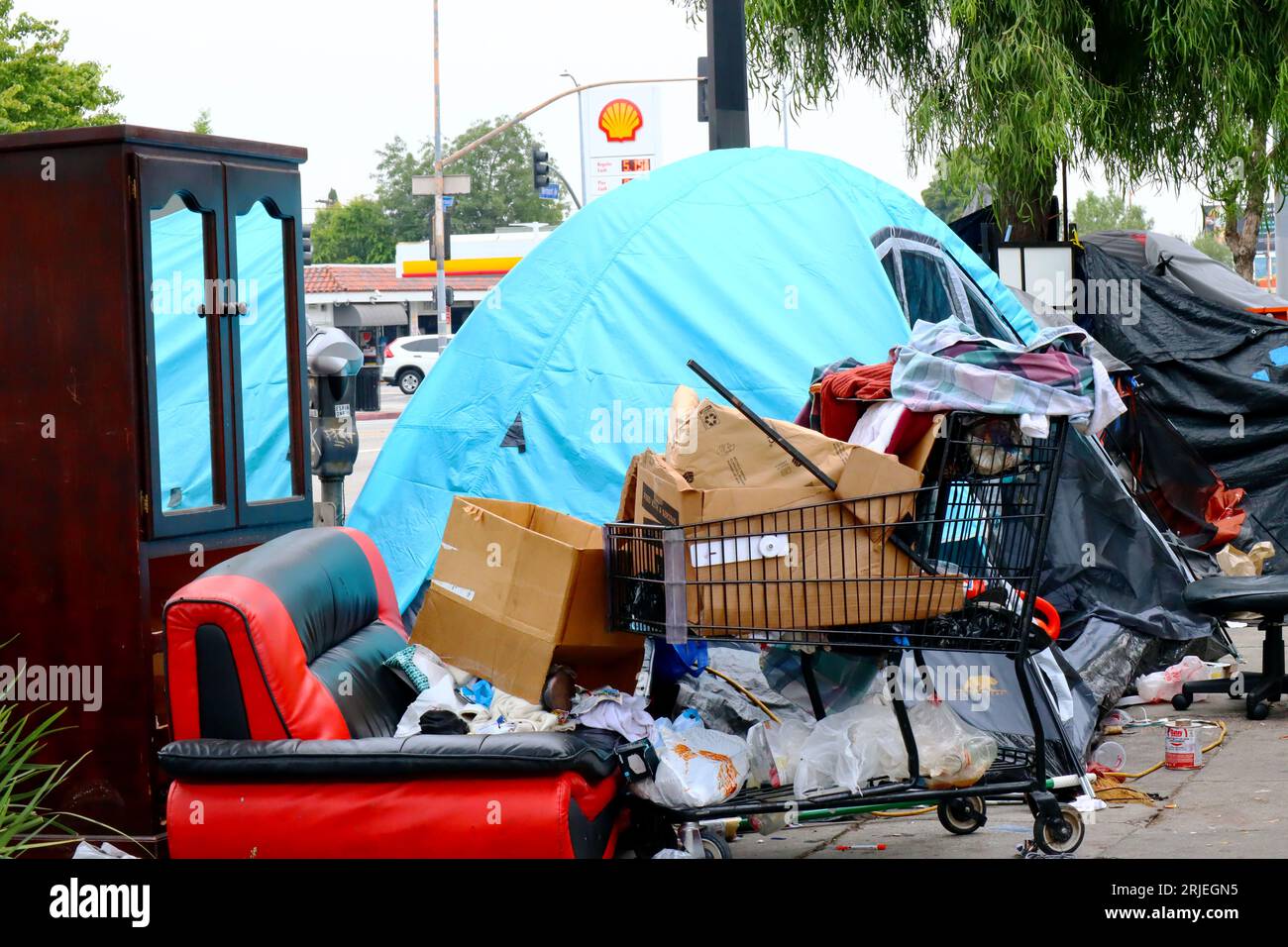 Los Angeles, California: Homeless houses in downtown Los Angeles Stock ...