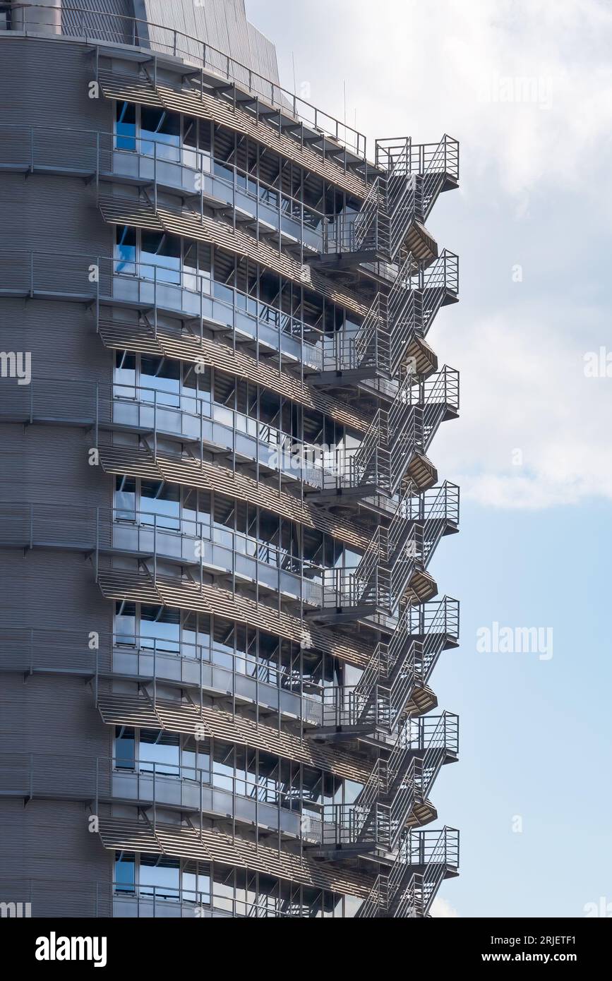 Amsterdam, Netherlands - IBIS Hotel and office building by Jan Benthem ...