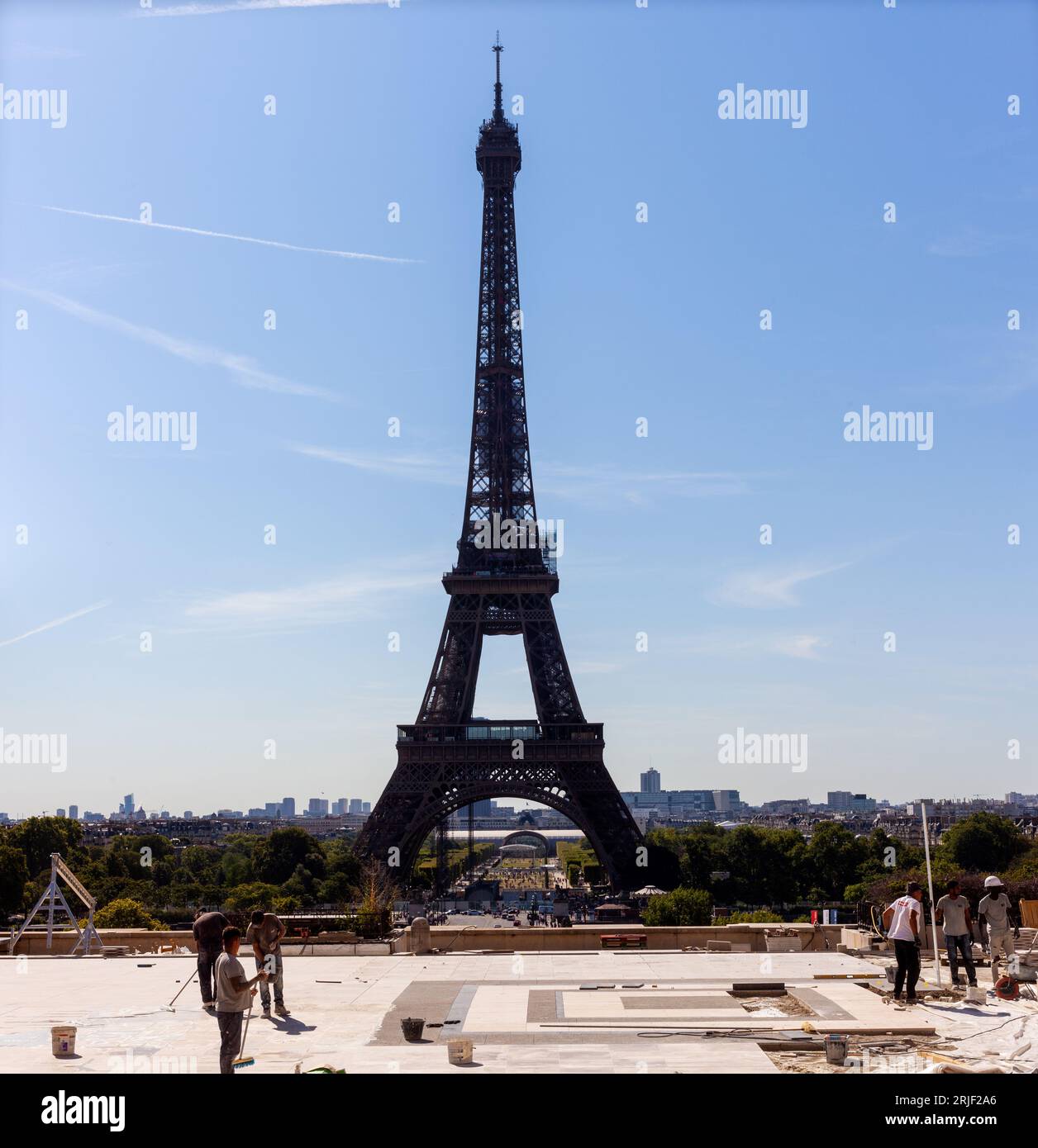 Paris, France - July 16, 2022: Construction worker in the Trocadero ...