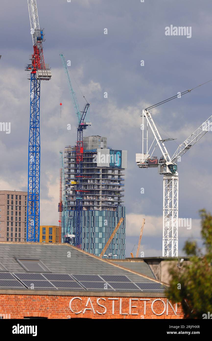 Buildings under construction in leeds hi-res stock photography and ...